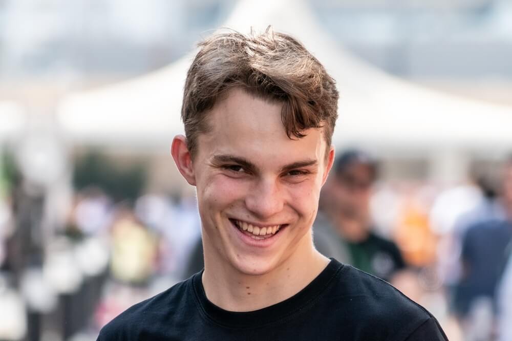 F1 drivers' Ages & Date of birth 2024 (Full list) F1 drivers' Ages & Date of birth 2024 (Full list)